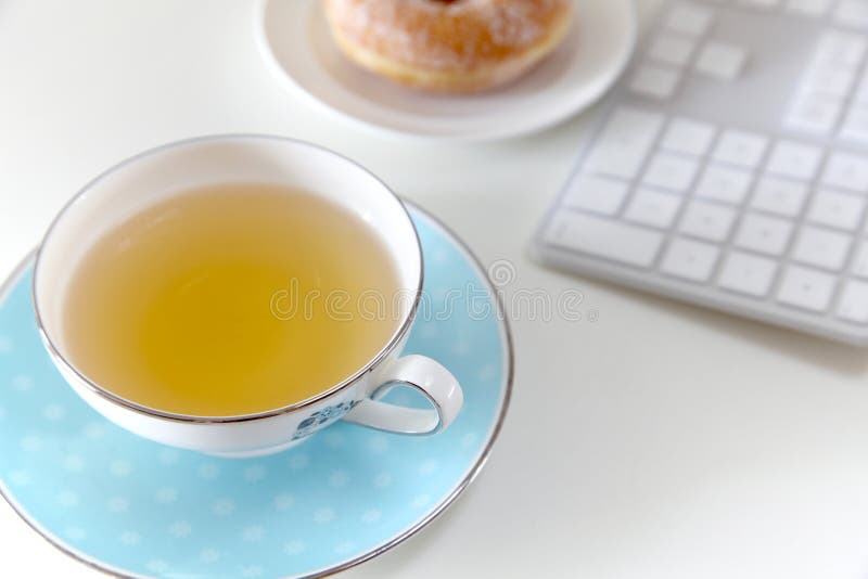 Theetijd stock foto. Image of correspondentie, drank - 13716542