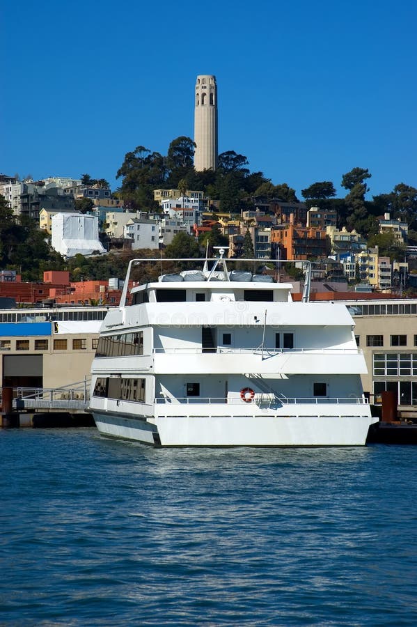 De Toren van Coit stock afbeelding. Image of boot, toren - 4660867