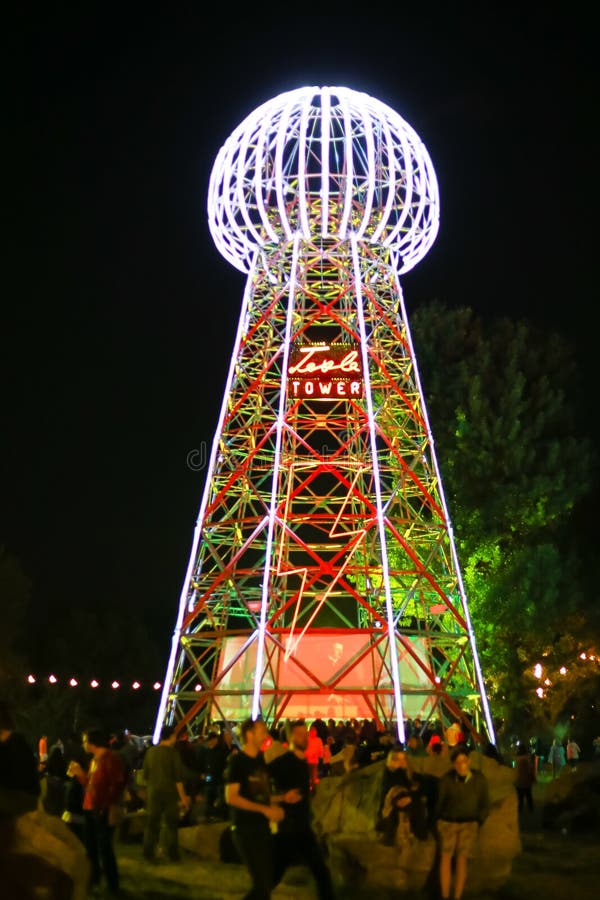 Tesla Tower Geplaatst in Jarun Meer in Zagreb Stock Afbeelding - Image ...