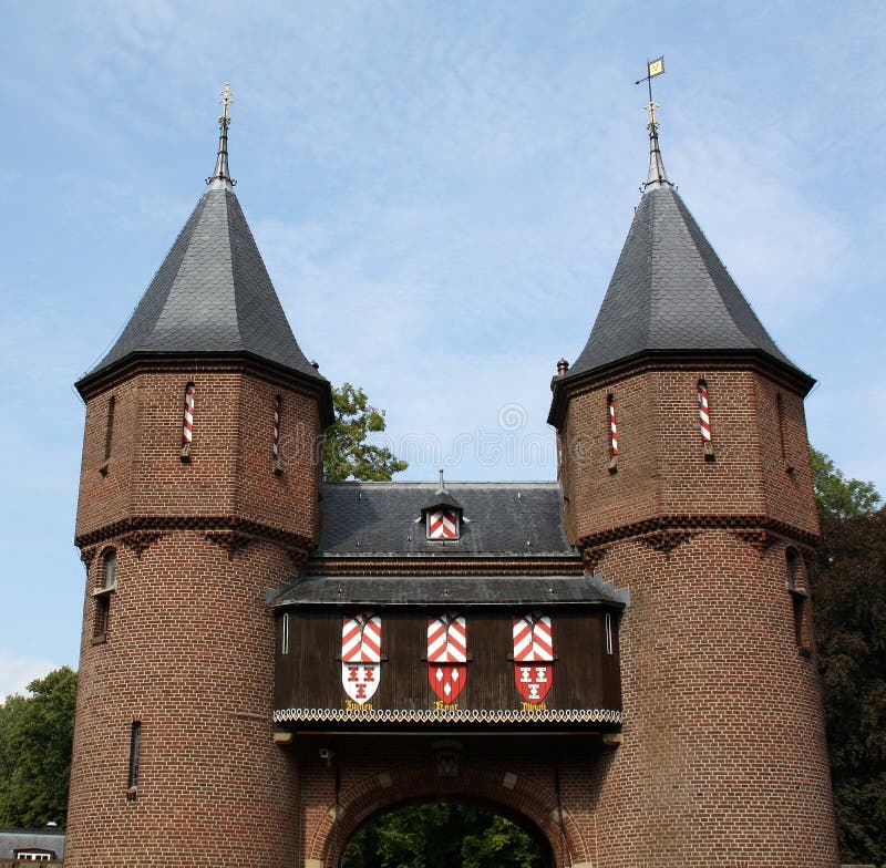 Ingang Aan Het Kasteel Van Freyr Redactionele Foto - Image of europa ...