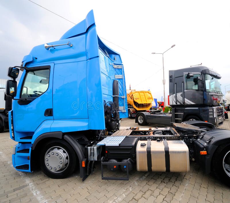 De Tractor Van De Vrachtwagen Stock Foto - Image of vervoer, rijden ...