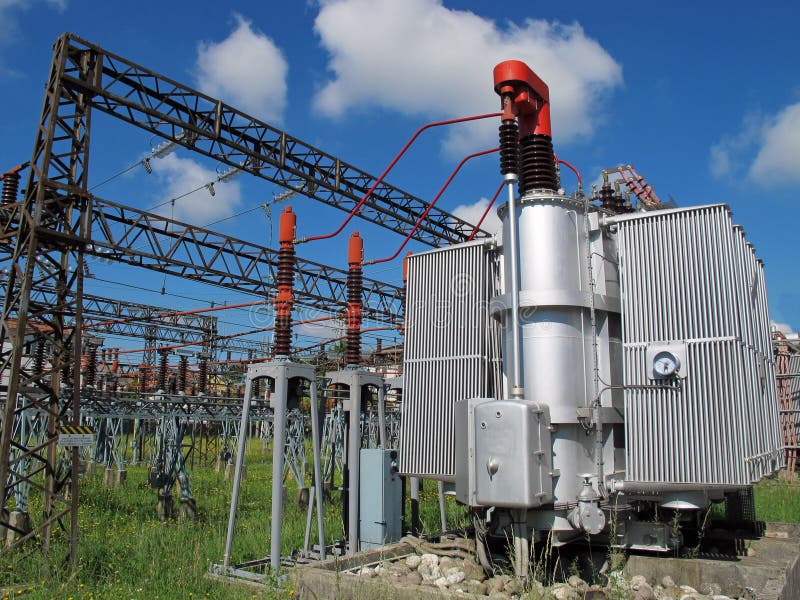 De Transformator Van Het Voltage Binnen Van Een Krachtcentrale Stock ...