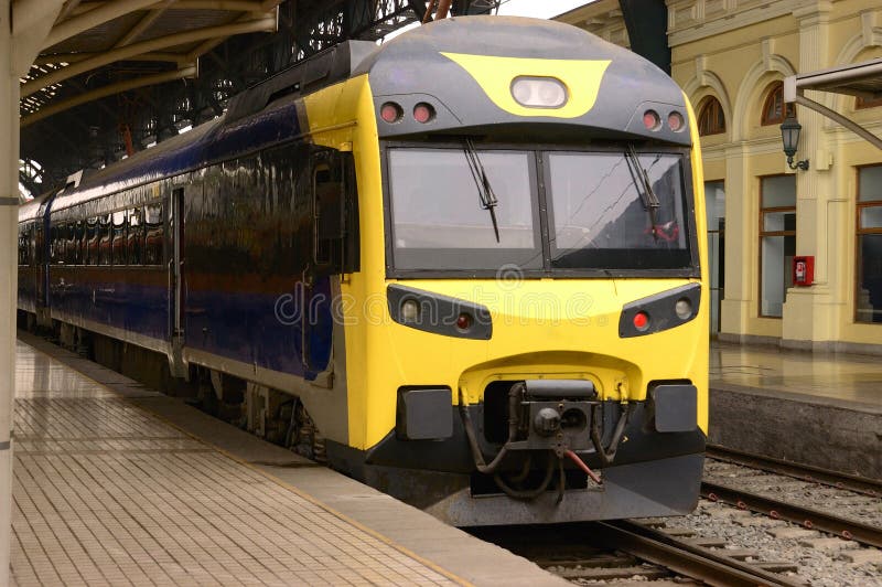 De Trein Van De Passagier in De Post Stock Foto - Image of elektro ...