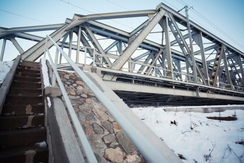 De treinbrug van het ijzer stock afbeelding. Image of structuur - 22881261