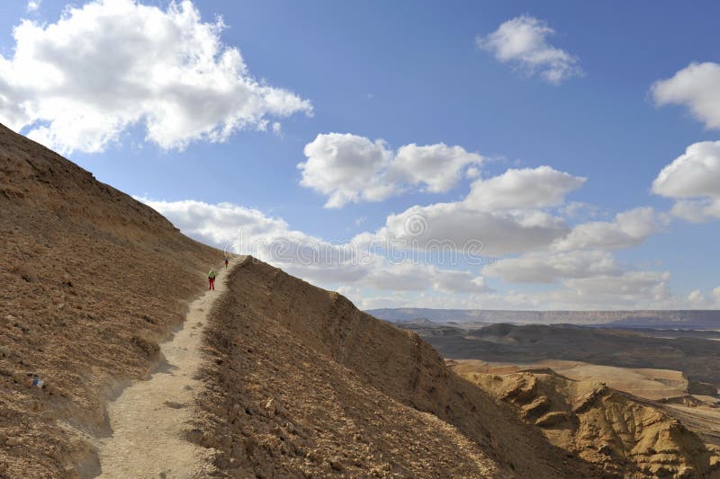 De Trekking Van De Berg in Woestijn Negev. Stock Foto - Image of ...