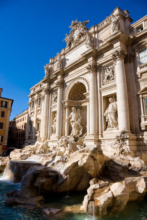 De Trevi Fontein, Rome, Italië. Stock Foto - Image of gebouw, aarde ...