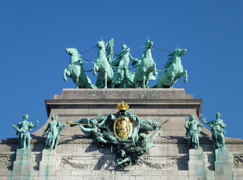 De Triomfboog in Brussel stock afbeelding. Image of triomfantelijk ...