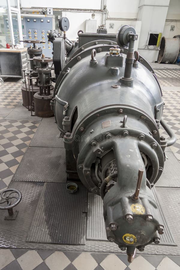 Stoomturbine Bij Elektrische Centrale Stock Foto - Image of industrie ...