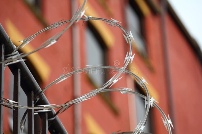 Scheermesdraad Voor Gebouwbeveiliging Stock Afbeelding - Image of draad ...
