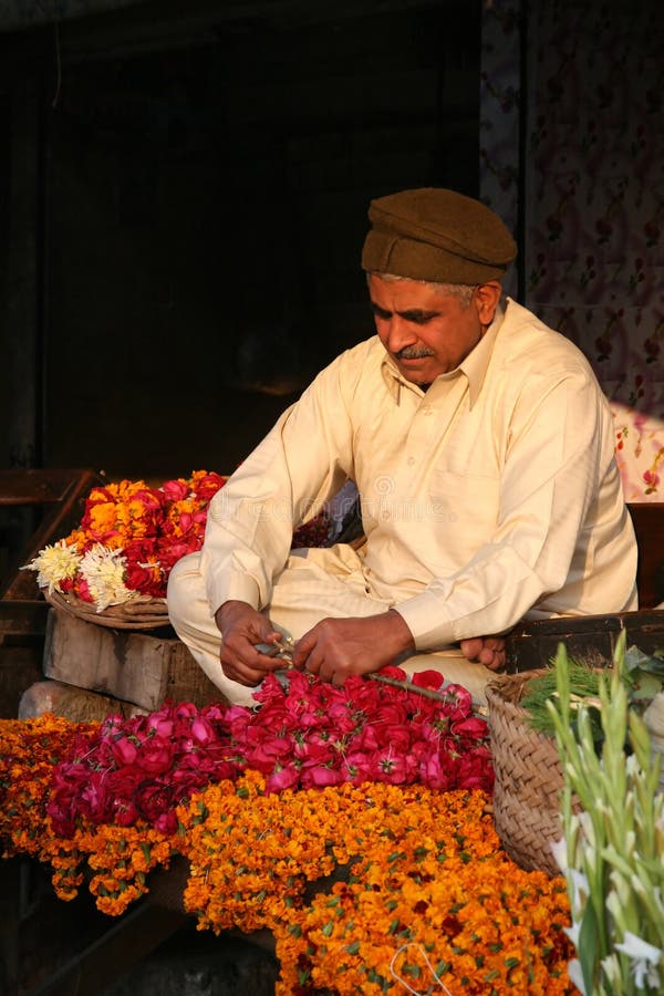 De verkoper van de bloem redactionele afbeelding. Image of azië - 25995105