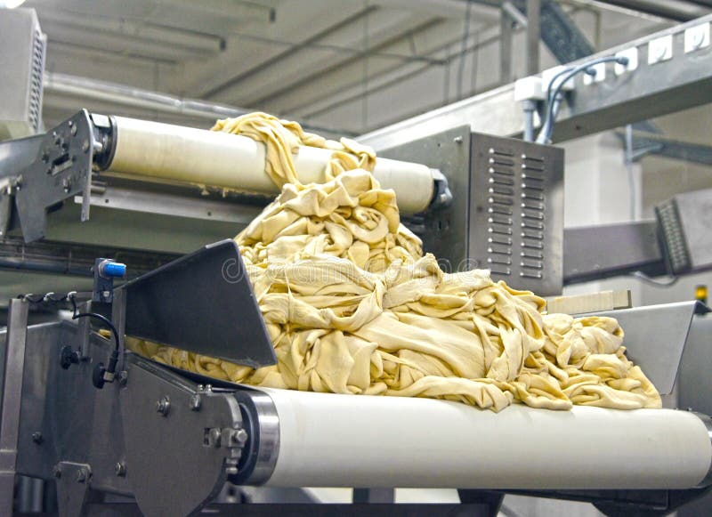 Deegfabricage stock foto. Image of vers, donut, deeg - 23581864