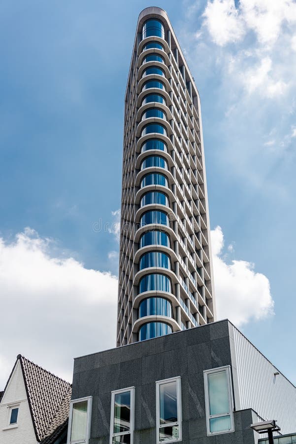 De Vesteda-toren redactionele stock foto. Image of penthouse - 58507103