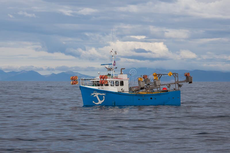 De Vissersboot Van De Makreel Redactionele Stock Foto - Image of boten ...