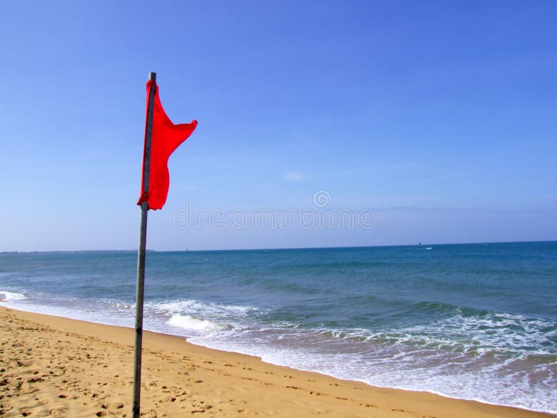 De Vlag Van De Waarschuwing Van Het Strand Stock Foto - Image of hoog ...