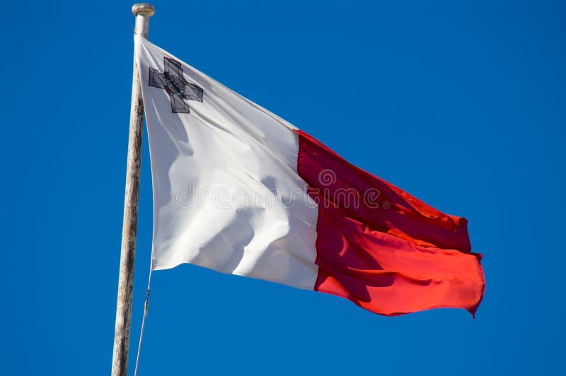 De vlag van Malta stock afbeelding. Image of roestig, sluit - 6427191
