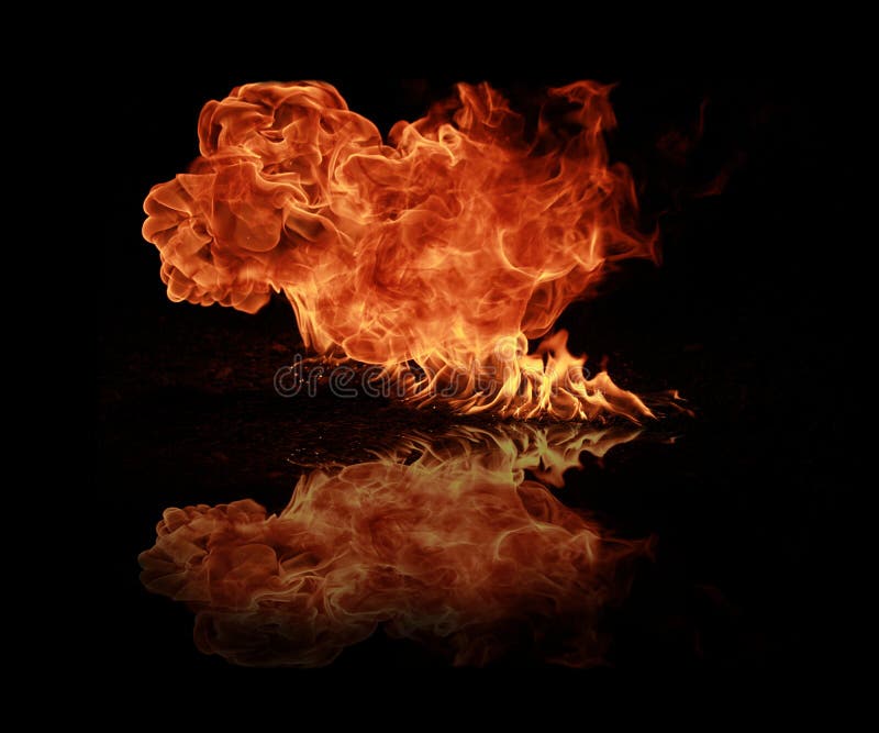 Muur van vlammen stock foto. Image of vuur, brand, inzameling - 69075512