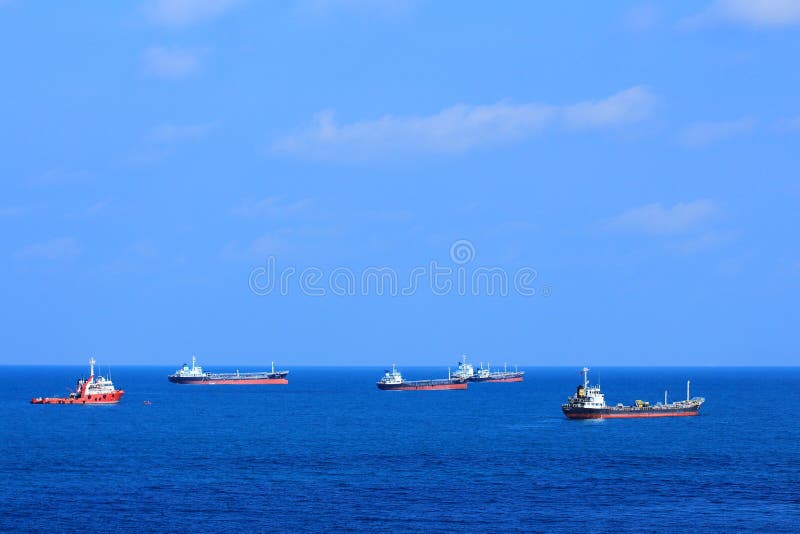 Vloot van schepen stock foto. Image of hemel, tankschip - 30162426