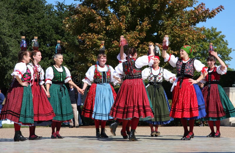 De volksdans van Nice redactionele fotografie. Image of staat - 34610107