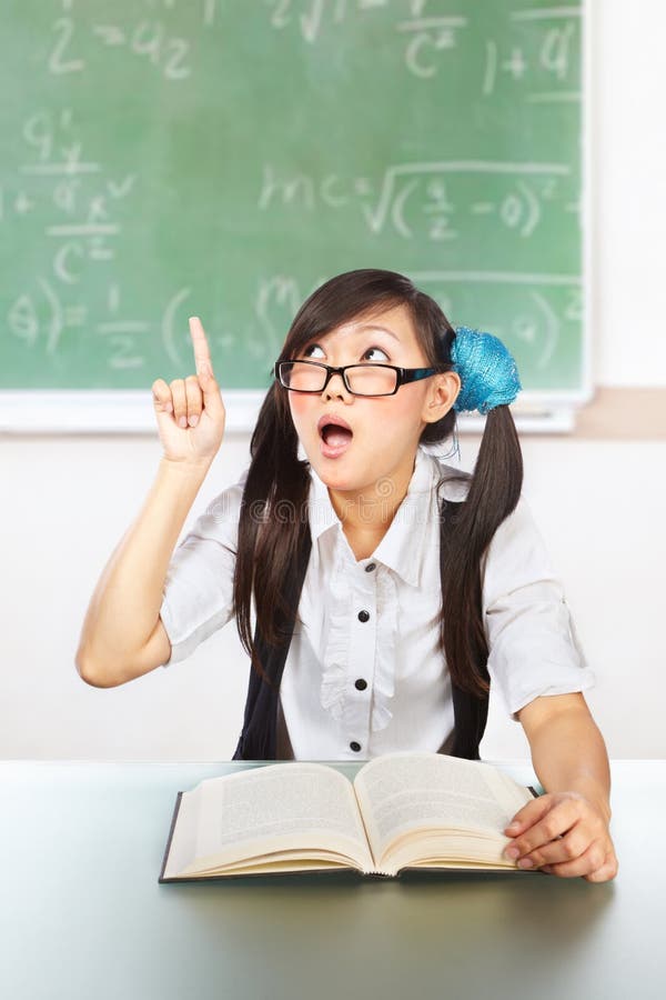 De Vrouwelijke Student Van Nerd Stock Foto - Image of universiteit ...