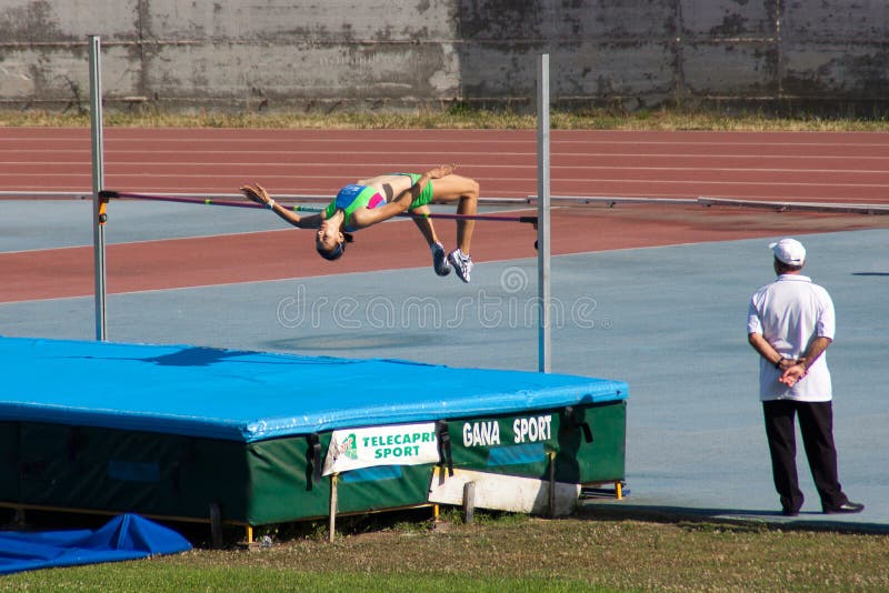 De Vrouwen Van Hoogspringen Redactionele Fotografie - Image of kluis ...