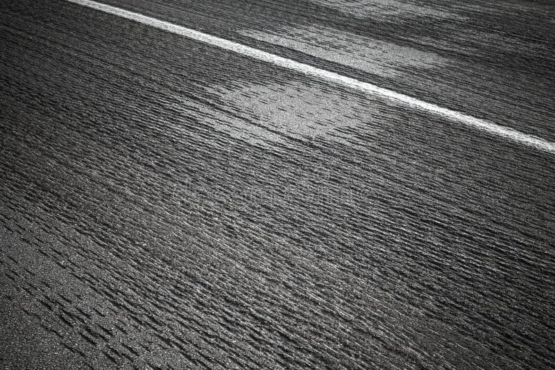 De Weg Van Het Hulpasfalt Met Witte Lijn Stock Afbeelding - Image of ...