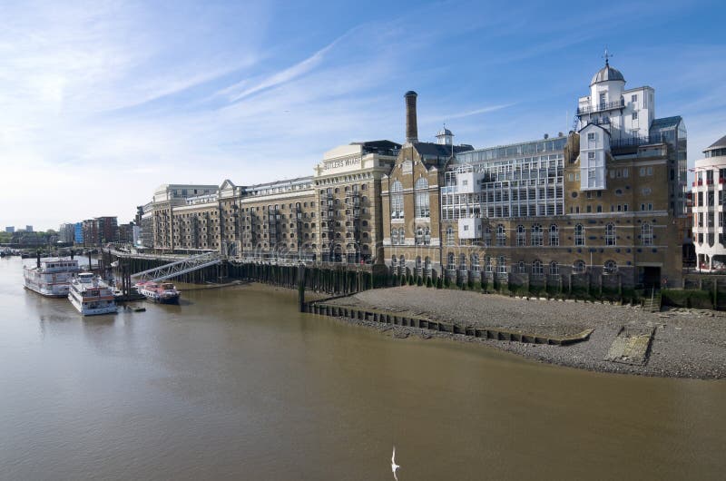 De Werf En De Rivier Theems Van Butler in Londen Redactionele ...