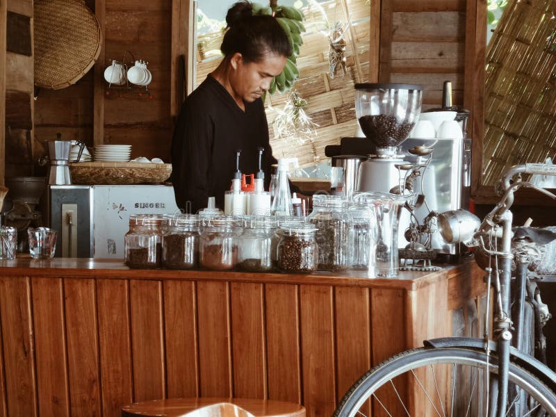 De Winkel van de koffie redactionele stock afbeelding. Image of koffie ...