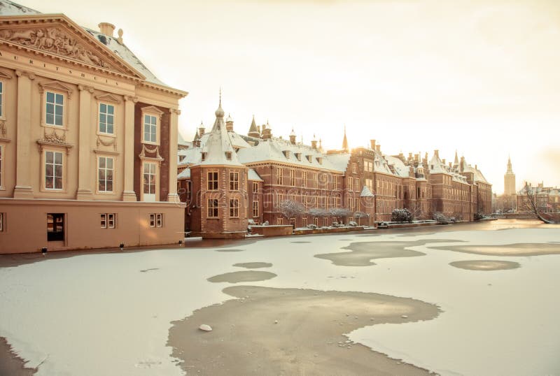 Winter in Den Haag stock foto. Image of behandeld, centrum - 27533770