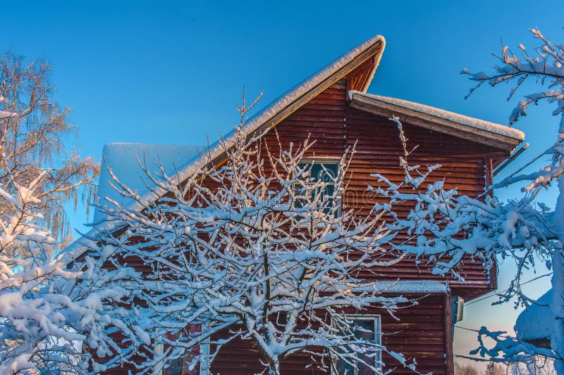 De winterhuis stock afbeelding. Image of bekleding, architectuur - 49084643