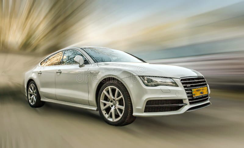 De witte auto van Audi A7 stock foto. Image of auto - 113805618