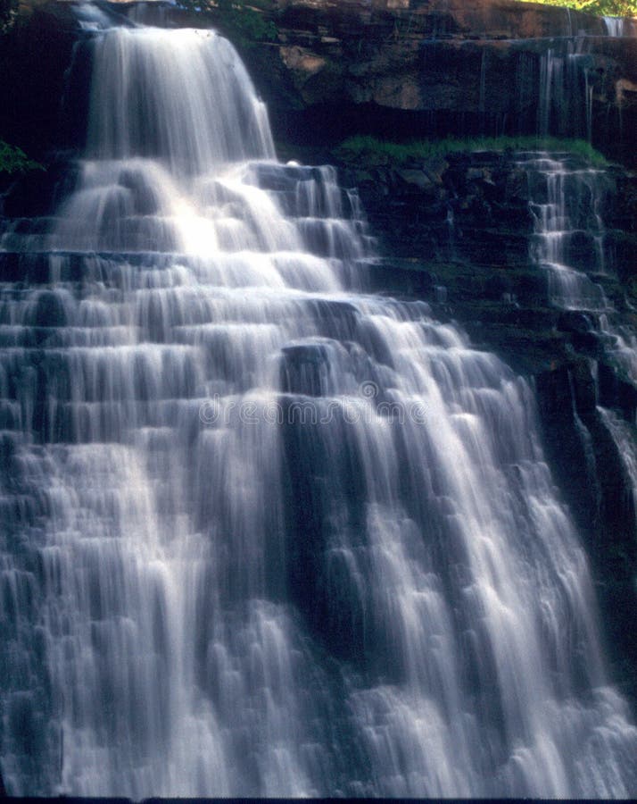 De Witte Waterval Van De Cascade Stock Foto - Image of waterval, water ...