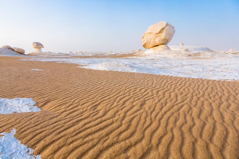 De Witte Woestijn Bij Farafra in De Sahara Van Egypte. Stock Afbeelding ...