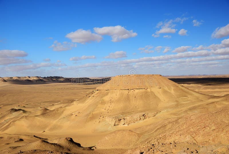 Gouden Zand In De Woestijn Van De Sahara In Egypte Stock Foto ...