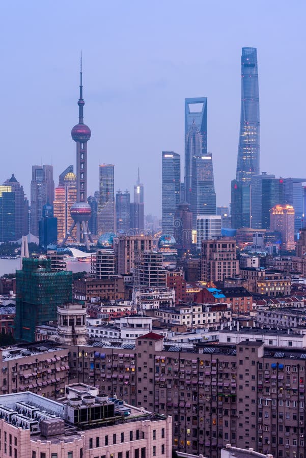 De Wolkenkrabbers Van Shanghai Lujiazui CBD Stock Afbeelding - Image of ...