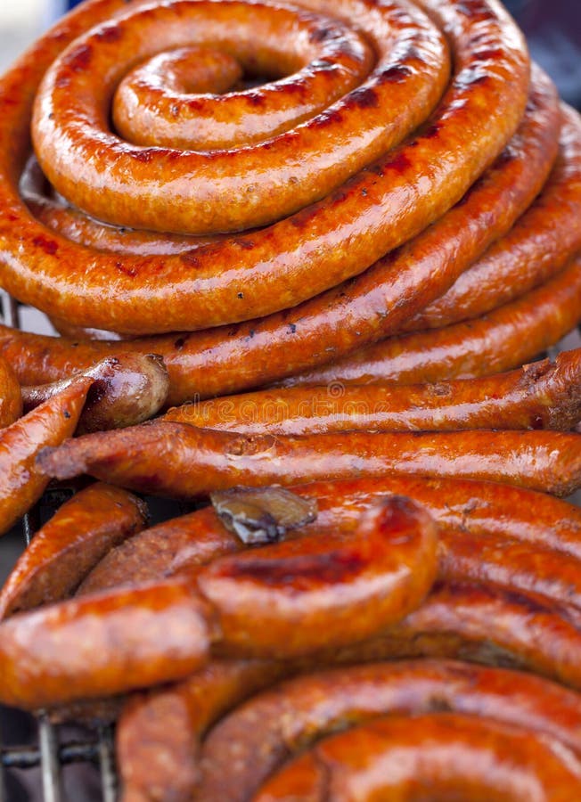 Barbecue Met Worst En Geroosterde Courgette Stock Foto - Image of ...