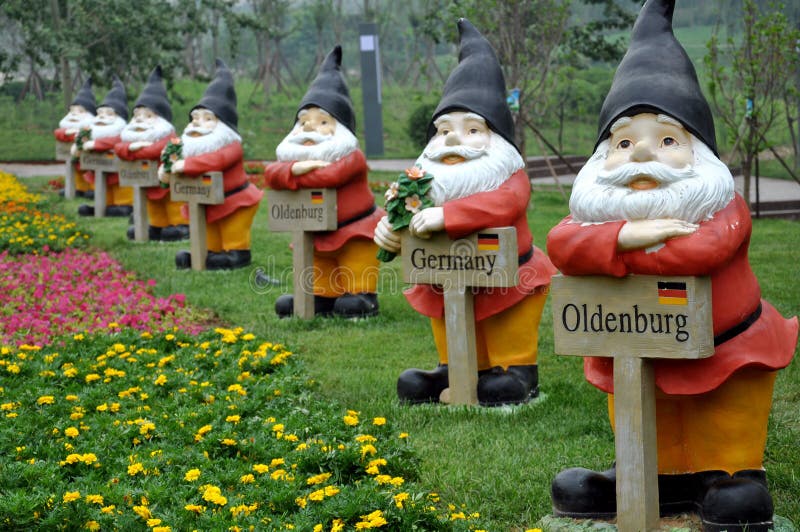 De zeven Dwergen redactionele afbeelding. Image of internationaal ...