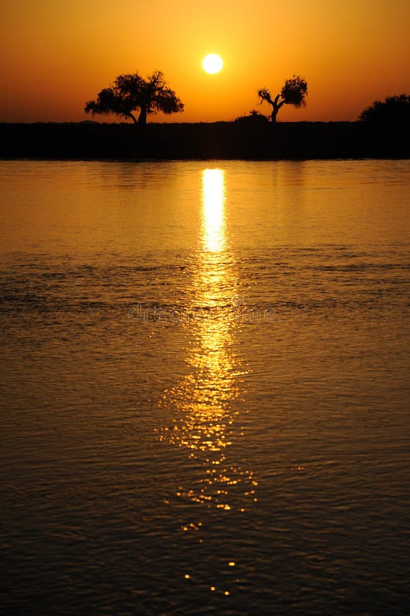 De Zonsopgang Van De Rivier Stock Foto - Image of vlieg, wolken: 27098120