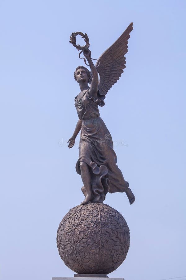 La Dea Della Vittoria Nike a Kharkiv Fotografia Stock - Immagine di ...