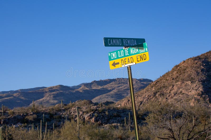Dead End Sign at the Desert Stock Photo - Image of remuda, landscape ...