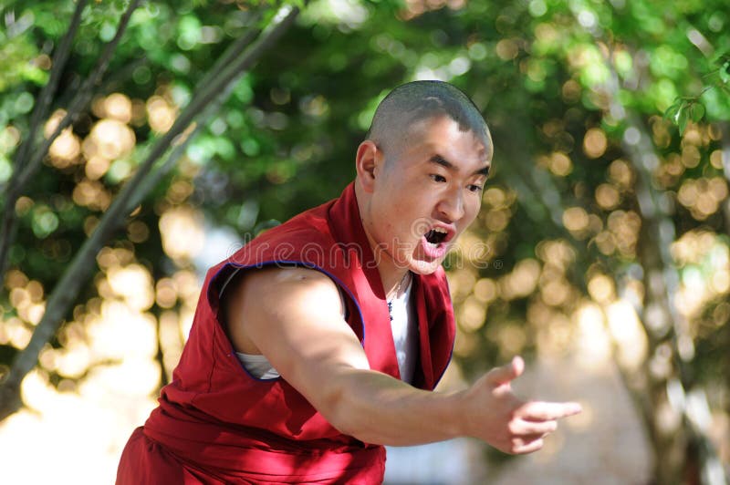 Monge de Tibet fotografia editorial. Imagem de templo - 39415512