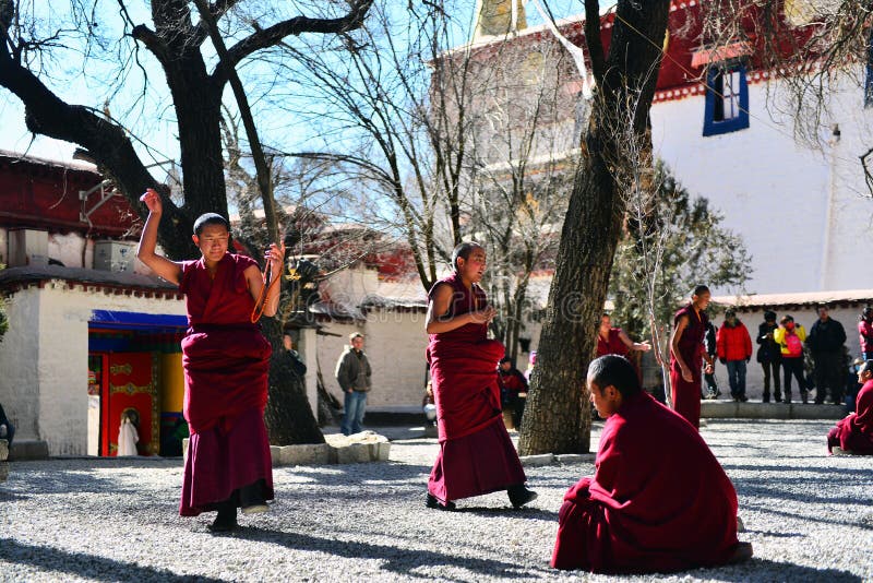 Debating monks in Tibet editorial image. Image of religion - 55820995