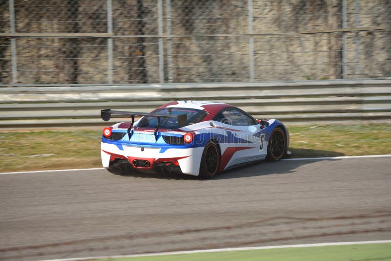 Desafio Evo De Deborah Mayer Ferrari 458 Em Monza Foto Editorial ...