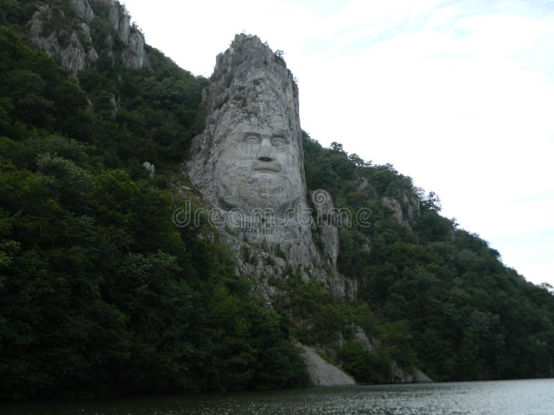 Decebal arkivfoto. Bild av vatten, staty, liggande, trevligt - 102778972