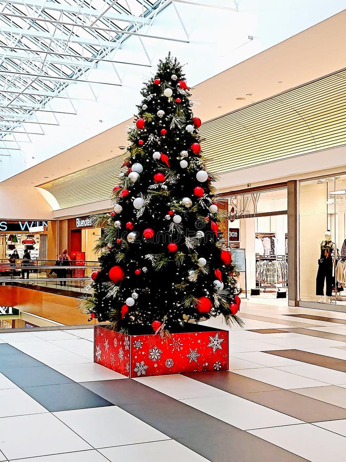 Christmas Tree in Shopping Mall Editorial Image - Image of giant ...