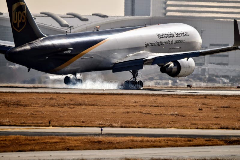 UPS Boeing 767 Coming in for a Landing Editorial Stock Photo - Image of ...