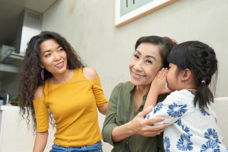 Decir secreto imagen de archivo. Imagen de gente, feliz - 29906081