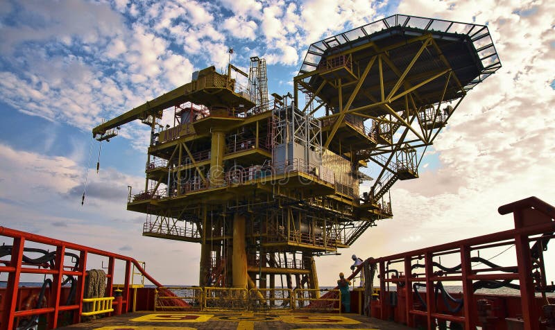 Deck crew working on deck editorial photo. Image of energy - 85369151