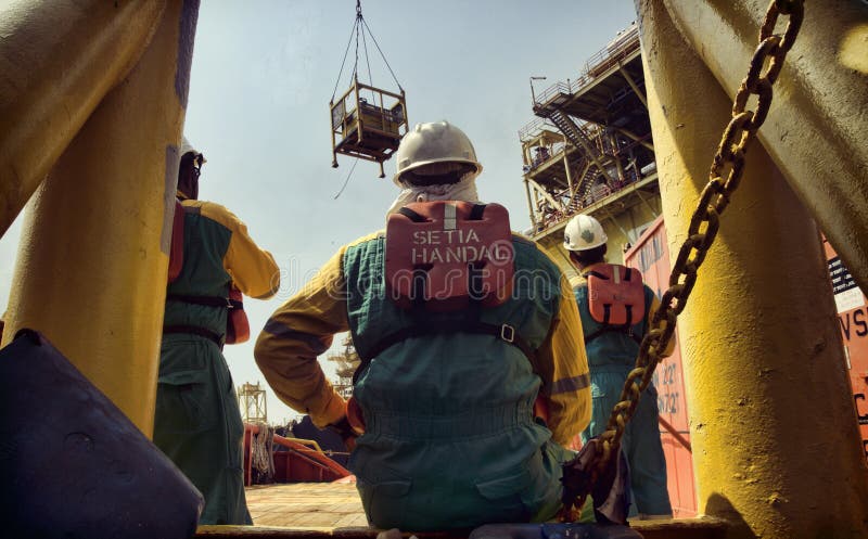 Deck crew working on deck editorial photography. Image of gear - 85371392
