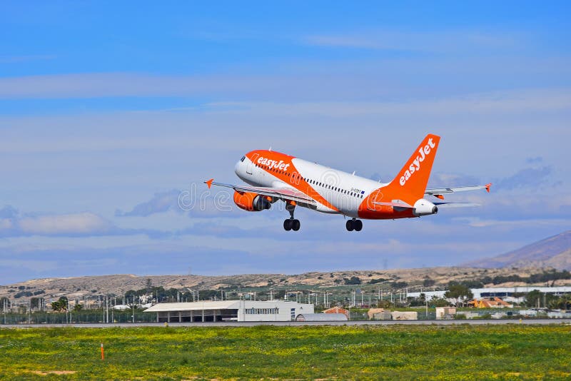 Decollo Dell'aereo Passeggeri Immagine Editoriale - Immagine di aerei ...