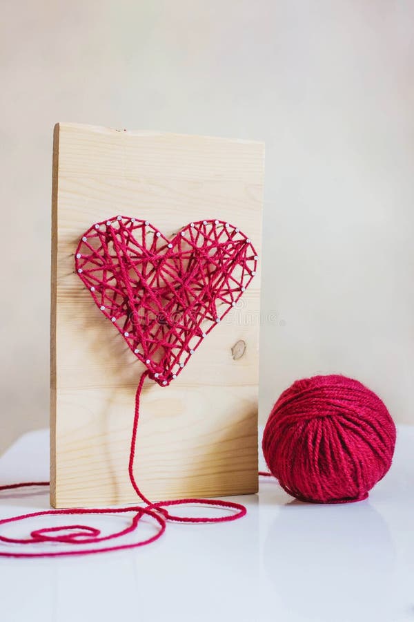 Ball of Thread with Knitting Needles. Hand Drawn Watercolor ...